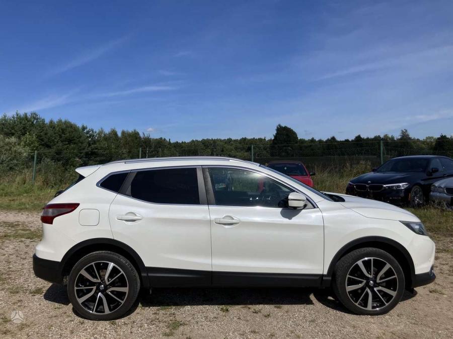 Balts Nissan Qashqai 2016 Prienai, ar dzinēja tilpumu 1.60 L un nobraukumu 198 tūkst. km par 9555 €, foto 3 vietnē AUTOMOTO.COM.LV