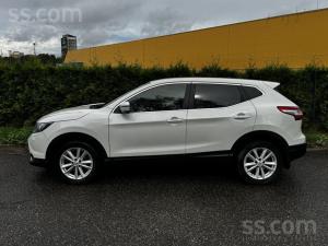 White Nissan Qashqai 2016 in Riga, with an engine capacity of 1.50 L and mileage of 277 thousand km for 5300 €, photo 3 on AUTOMOTO.COM.LV
