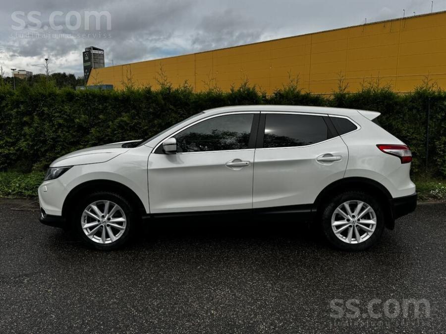 White Nissan Qashqai 2016 in Riga, with an engine capacity of 1.50 L and mileage of 277 thousand km for 5300 €, photo 3 on AUTOMOTO.COM.LV