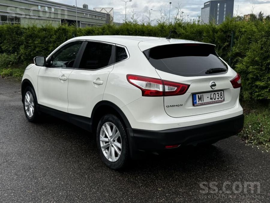 White Nissan Qashqai 2016 in Riga, with an engine capacity of 1.50 L and mileage of 277 thousand km for 5300 €, photo 4 on AUTOMOTO.COM.LV