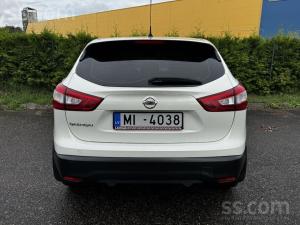 White Nissan Qashqai 2016 in Riga, with an engine capacity of 1.50 L and mileage of 277 thousand km for 5300 €, photo 5 on AUTOMOTO.COM.LV