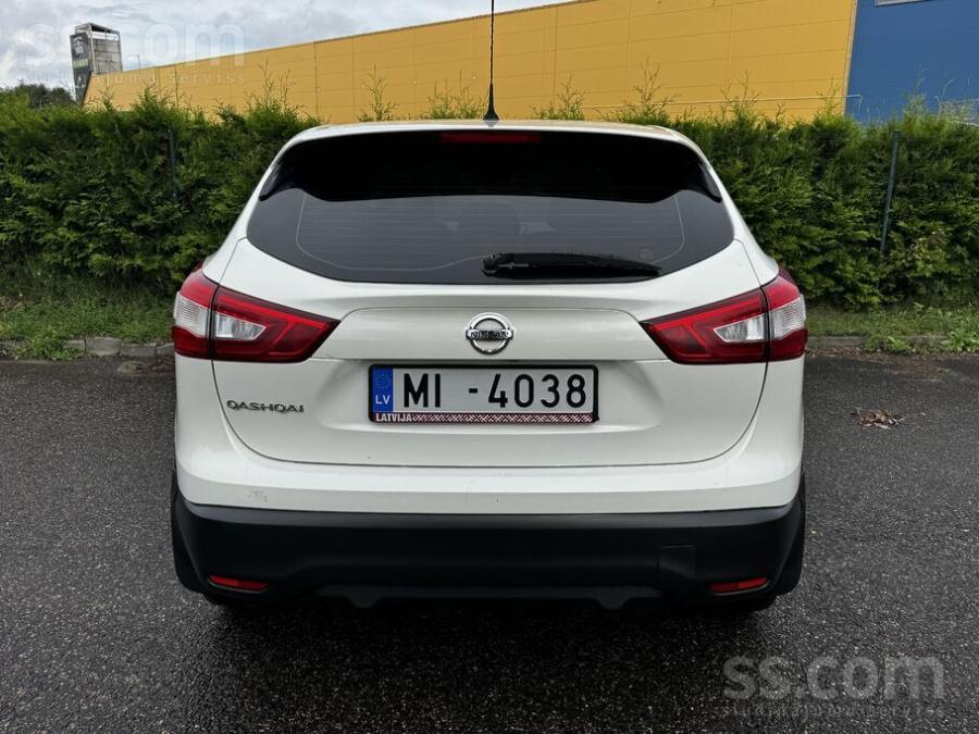 White Nissan Qashqai 2016 in Riga, with an engine capacity of 1.50 L and mileage of 277 thousand km for 5300 €, photo 5 on AUTOMOTO.COM.LV