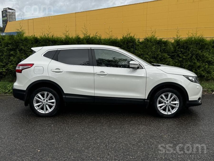 White Nissan Qashqai 2016 in Riga, with an engine capacity of 1.50 L and mileage of 277 thousand km for 5300 €, photo 7 on AUTOMOTO.COM.LV