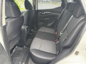 White Nissan Qashqai 2016 in Riga, with an engine capacity of 1.50 L and mileage of 277 thousand km for 5300 €, photo 11 on AUTOMOTO.COM.LV