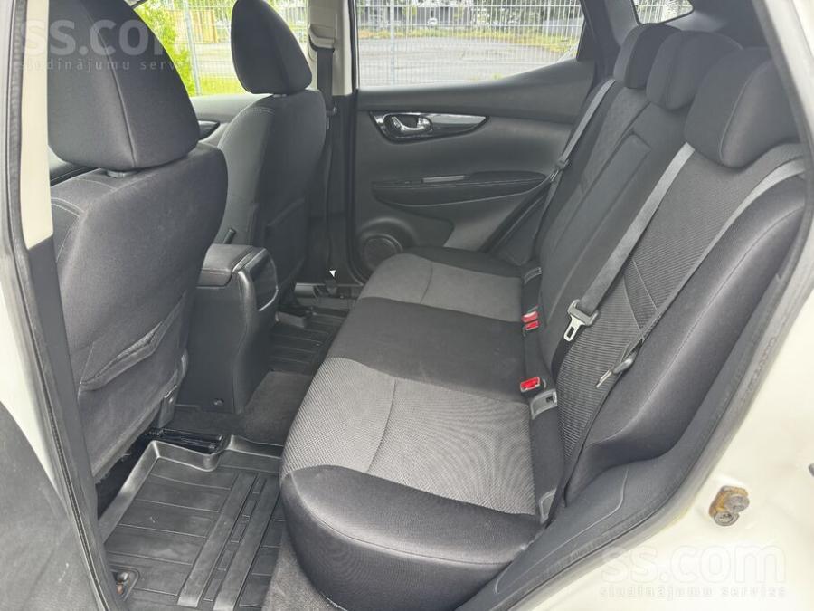 White Nissan Qashqai 2016 in Riga, with an engine capacity of 1.50 L and mileage of 277 thousand km for 5300 €, photo 11 on AUTOMOTO.COM.LV