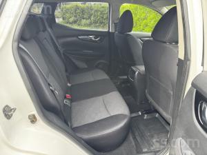White Nissan Qashqai 2016 in Riga, with an engine capacity of 1.50 L and mileage of 277 thousand km for 5300 €, photo 12 on AUTOMOTO.COM.LV