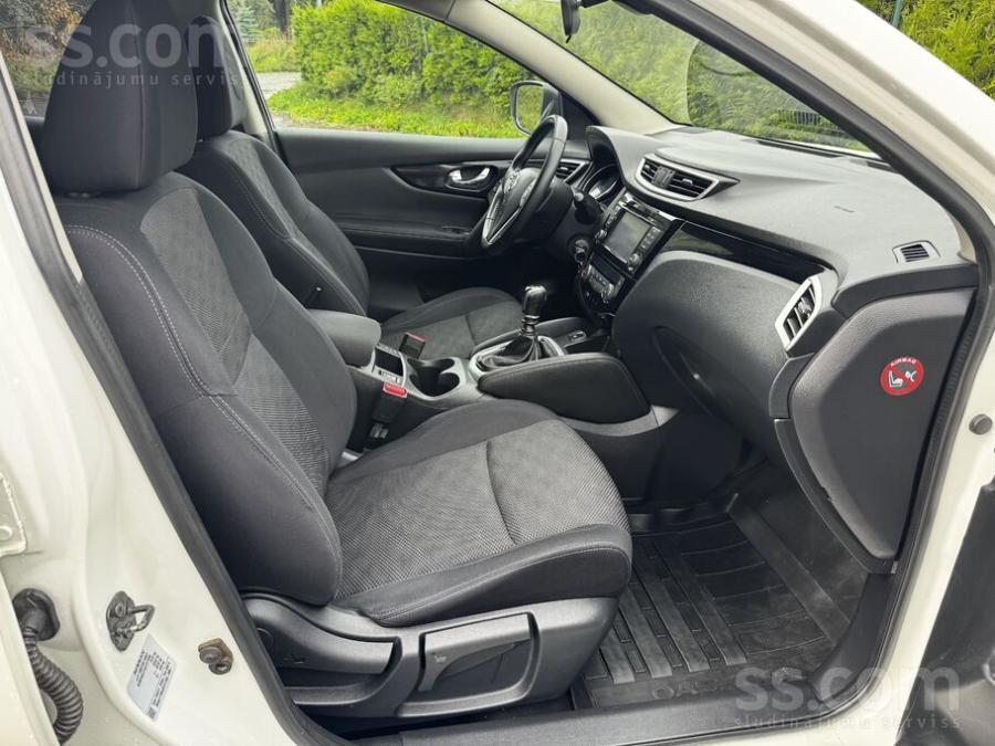 White Nissan Qashqai 2016 in Riga, with an engine capacity of 1.50 L and mileage of 277 thousand km for 5300 €, photo 13 on AUTOMOTO.COM.LV
