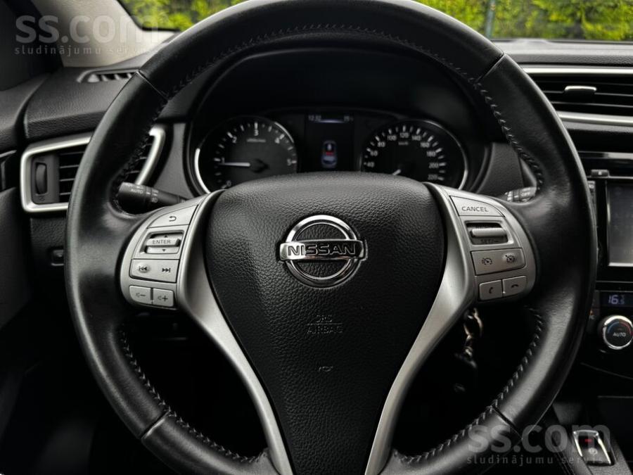 White Nissan Qashqai 2016 in Riga, with an engine capacity of 1.50 L and mileage of 277 thousand km for 5300 €, photo 15 on AUTOMOTO.COM.LV