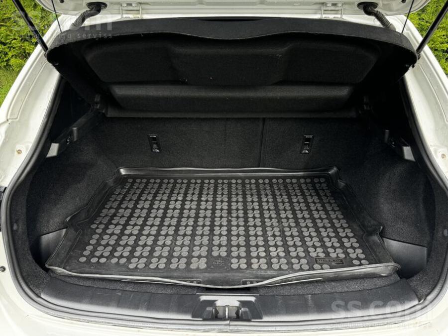 White Nissan Qashqai 2016 in Riga, with an engine capacity of 1.50 L and mileage of 277 thousand km for 5300 €, photo 24 on AUTOMOTO.COM.LV