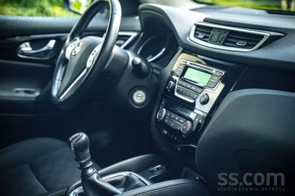 Nissan Qashqai 2016 in Riga on AUTOMOTO.COM.LV White Nissan Qashqai 2016 in Riga, with an engine capacity of 1.20 L and mileage of 111 thousand km for 7990 €, photo 8 on AUTOMOTO.COM.LV