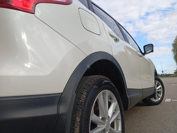 Nissan Qashqai 2016 Viļņa vietnē Balts Nissan Qashqai 2016 Viļņa, ar dzinēja tilpumu 1.60 L un nobraukumu 196 tūkst. km par 8900 €, foto 11 vietnē AUTOMOTO.COM.LV