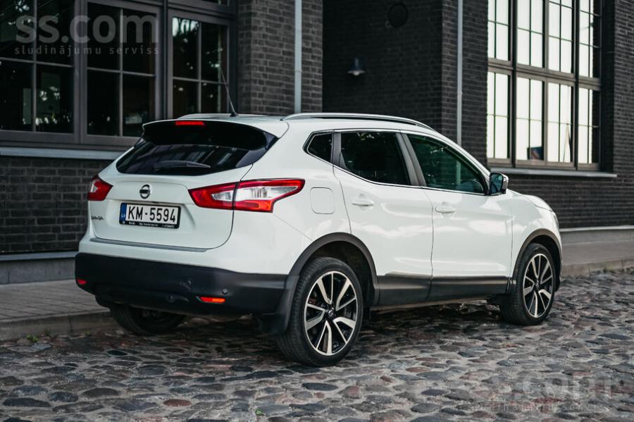 Balts Nissan Qashqai 2016 Rīga, ar dzinēja tilpumu 1.20 L un nobraukumu 103 tūkst. km par 12880 €, foto 4 vietnē AUTOMOTO.COM.LV