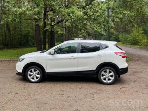 White Nissan Qashqai 2016 in Riga, with an engine capacity of 1.20 L and mileage of 0 thousand km for 8499 €, photo 3 on AUTOMOTO.COM.LV