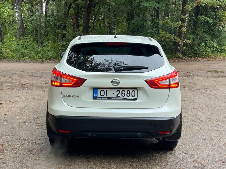 White Nissan Qashqai 2016 in Riga, with an engine capacity of 1.20 L and mileage of 0 thousand km for 8499 €, photo 5 on AUTOMOTO.COM.LV