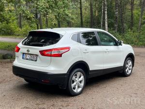 White Nissan Qashqai 2016 in Riga, with an engine capacity of 1.20 L and mileage of 0 thousand km for 8499 €, photo 6 on AUTOMOTO.COM.LV