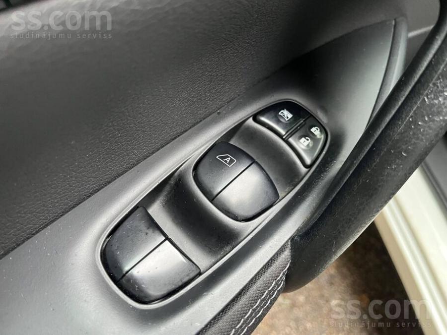 White Nissan Qashqai 2016 in Riga, with an engine capacity of 1.20 L and mileage of 0 thousand km for 8499 €, photo 20 on AUTOMOTO.COM.LV