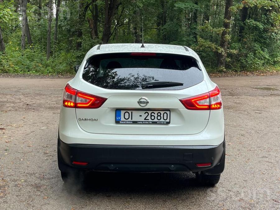 White Nissan Qashqai 2016 in Riga, with an engine capacity of 1.20 L and mileage of 0 thousand km for 8499 €, photo 5 on AUTOMOTO.COM.LV