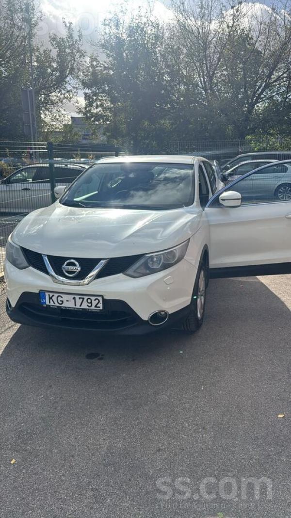 White Nissan Qashqai 2016 in Riga, with an engine capacity of 1.20 L and mileage of 118 thousand km for 7599 €, photo 3 on AUTOMOTO.COM.LV