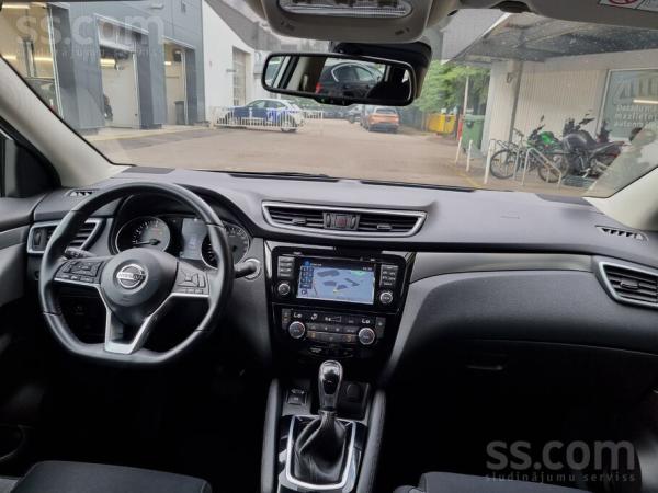 White Nissan Qashqai 2017 in Riga, with an engine capacity of 1.20 L and mileage of 45 thousand km for 11300 €, photo 7 on AUTOMOTO.COM.LV