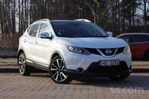 White Nissan Qashqai 2017 in Riga, with an engine capacity of 1.60 L and mileage of 238 thousand km for 10995 €, photo 3 on AUTOMOTO.COM.LV