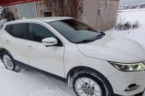 White Nissan Qashqai 2017 in Siauliai, with an engine capacity of 1.60 L and mileage of 305 thousand km for 8100 €, photo  on AUTOMOTO.COM.LV