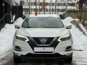 White Nissan Qashqai 2017 in Kaunas, with an engine capacity of 1.60 L and mileage of 306 thousand km for 8050 €, photo 2 on AUTOMOTO.COM.LV