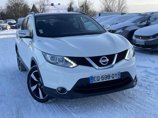 White Nissan Qashqai 2017 in Taurage, with an engine capacity of 1.60 L and mileage of 211 thousand km for 9200 €, photo 2 on AUTOMOTO.COM.LV