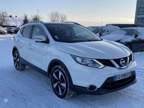 White Nissan Qashqai 2017 in Taurage, with an engine capacity of 1.60 L and mileage of 211 thousand km for 9200 €, photo 5 on AUTOMOTO.COM.LV