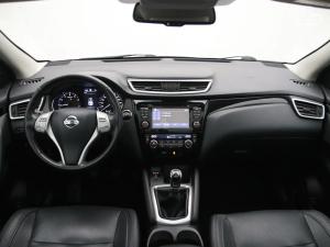 White Nissan Qashqai 2017 in Vilnius, with an engine capacity of 1.20 L and mileage of 86 thousand km for 12699 €, photo 3 on AUTOMOTO.COM.LV