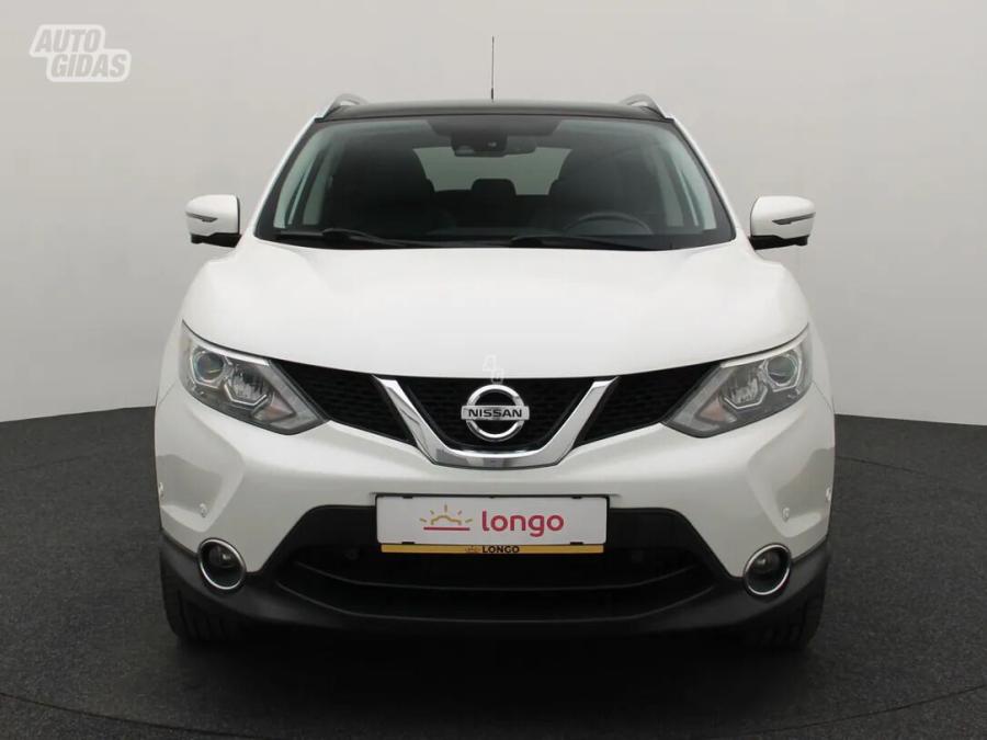 White Nissan Qashqai 2017 in Vilnius, with an engine capacity of 1.20 L and mileage of 86 thousand km for 12699 €, photo 4 on AUTOMOTO.COM.LV