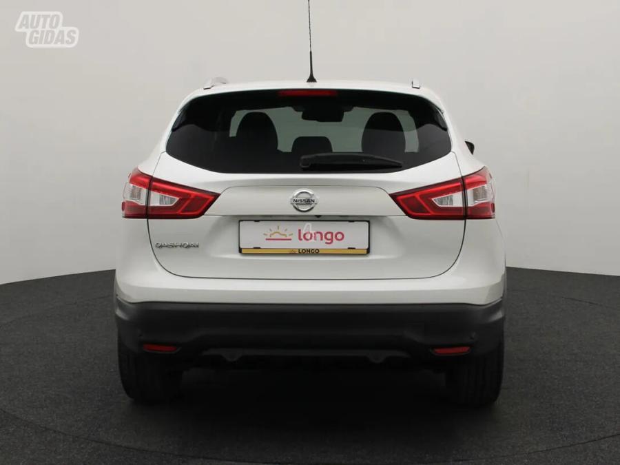 White Nissan Qashqai 2017 in Vilnius, with an engine capacity of 1.20 L and mileage of 86 thousand km for 12699 €, photo 6 on AUTOMOTO.COM.LV