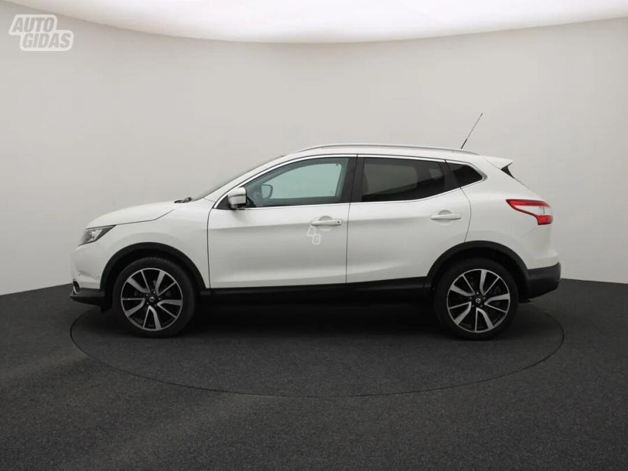 White Nissan Qashqai 2017 in Vilnius, with an engine capacity of 1.20 L and mileage of 86 thousand km for 12699 €, photo 7 on AUTOMOTO.COM.LV