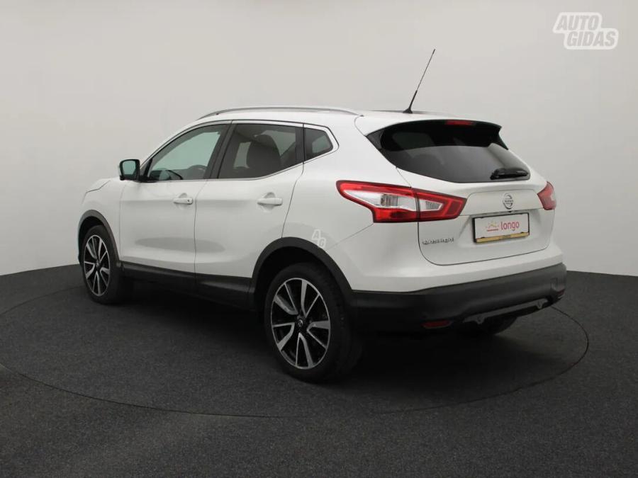 White Nissan Qashqai 2017 in Vilnius, with an engine capacity of 1.20 L and mileage of 86 thousand km for 12699 €, photo 8 on AUTOMOTO.COM.LV