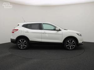 White Nissan Qashqai 2017 in Vilnius, with an engine capacity of 1.20 L and mileage of 86 thousand km for 12699 €, photo 10 on AUTOMOTO.COM.LV