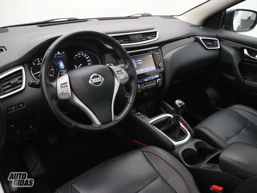 White Nissan Qashqai 2017 in Vilnius, with an engine capacity of 1.20 L and mileage of 86 thousand km for 12699 €, photo 17 on AUTOMOTO.COM.LV