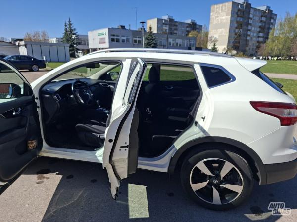 White Nissan Qashqai 2017 in Kaunas, with an engine capacity of 1.60 L and mileage of 210 thousand km for 10000 €, photo 10 on AUTOMOTO.COM.LV