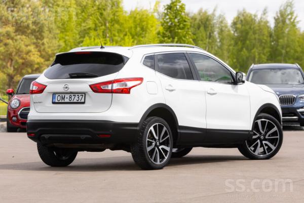 White Nissan Qashqai 2017 in Jelgava, with an engine capacity of 1.20 L and mileage of 0 thousand km for 5800 €, photo 3 on AUTOMOTO.COM.LV