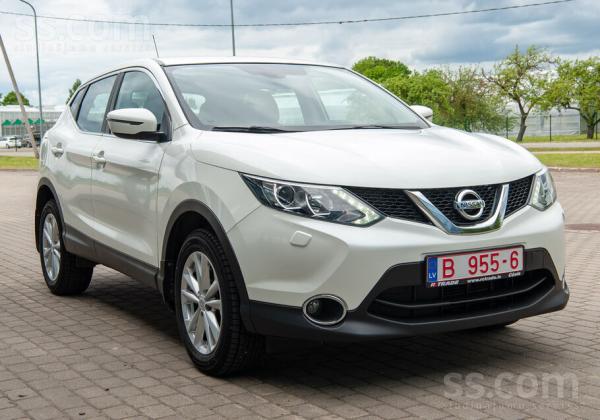 White Nissan Qashqai 2017 in Cesis, with an engine capacity of 1.20 L and mileage of 135 thousand km for 9550 €, photo 7 on AUTOMOTO.COM.LV
