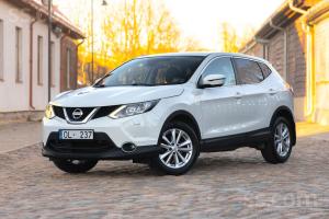 White Nissan Qashqai 2017 in Jelgava, with an engine capacity of 1.20 L and mileage of 165 thousand km for 8290 €, photo  on AUTOMOTO.COM.LV