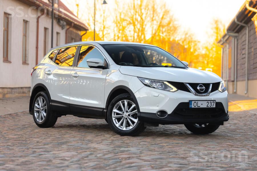 White Nissan Qashqai 2017 in Jelgava, with an engine capacity of 1.20 L and mileage of 165 thousand km for 8290 €, photo 3 on AUTOMOTO.COM.LV