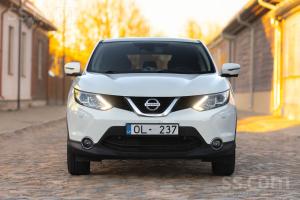 White Nissan Qashqai 2017 in Jelgava, with an engine capacity of 1.20 L and mileage of 165 thousand km for 8290 €, photo 6 on AUTOMOTO.COM.LV