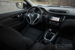 White Nissan Qashqai 2017 in Jelgava, with an engine capacity of 1.20 L and mileage of 165 thousand km for 8290 €, photo 9 on AUTOMOTO.COM.LV