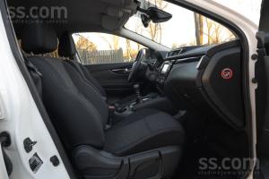 White Nissan Qashqai 2017 in Jelgava, with an engine capacity of 1.20 L and mileage of 165 thousand km for 8290 €, photo 10 on AUTOMOTO.COM.LV