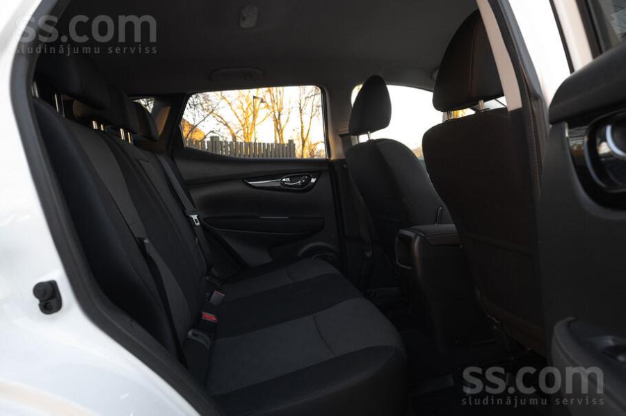 White Nissan Qashqai 2017 in Jelgava, with an engine capacity of 1.20 L and mileage of 165 thousand km for 8290 €, photo 11 on AUTOMOTO.COM.LV