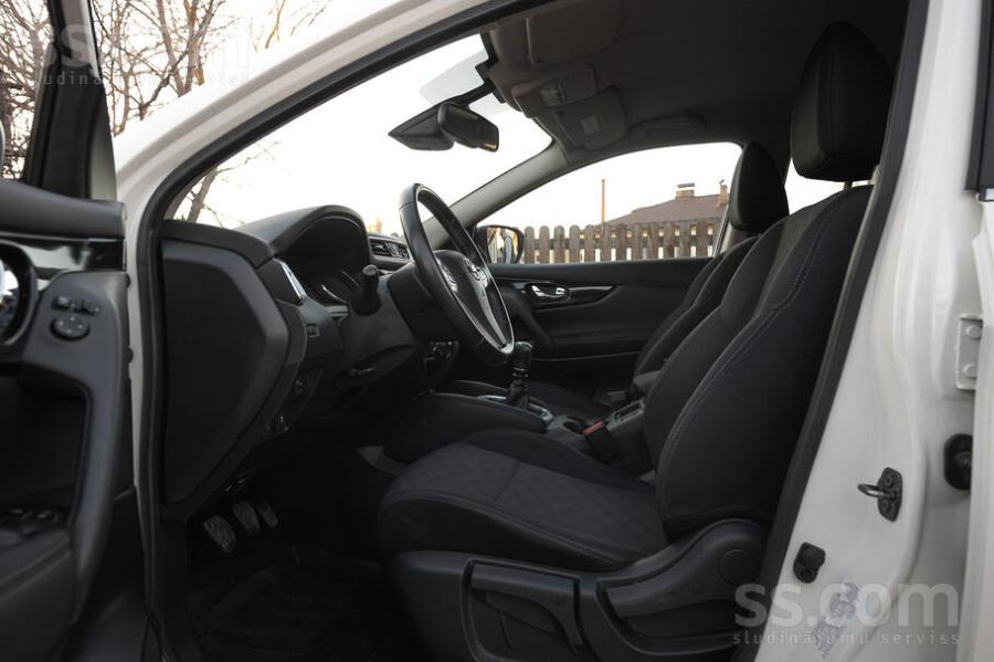 White Nissan Qashqai 2017 in Jelgava, with an engine capacity of 1.20 L and mileage of 165 thousand km for 8290 €, photo 12 on AUTOMOTO.COM.LV