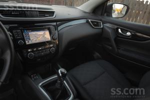 White Nissan Qashqai 2017 in Jelgava, with an engine capacity of 1.20 L and mileage of 165 thousand km for 8290 €, photo 14 on AUTOMOTO.COM.LV