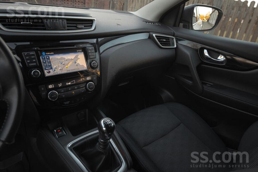 White Nissan Qashqai 2017 in Jelgava, with an engine capacity of 1.20 L and mileage of 165 thousand km for 8290 €, photo 14 on AUTOMOTO.COM.LV