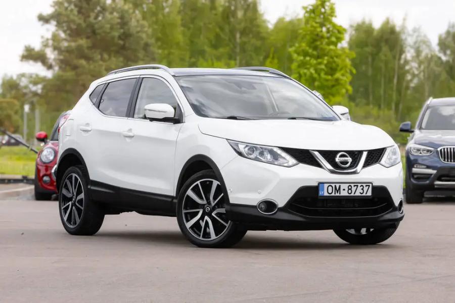 White Nissan Qashqai 2017 in Jelgava, with an engine capacity of 1.20 L and mileage of 90 thousand km for 9500 €, photo 1 on AUTOMOTO.COM.LV