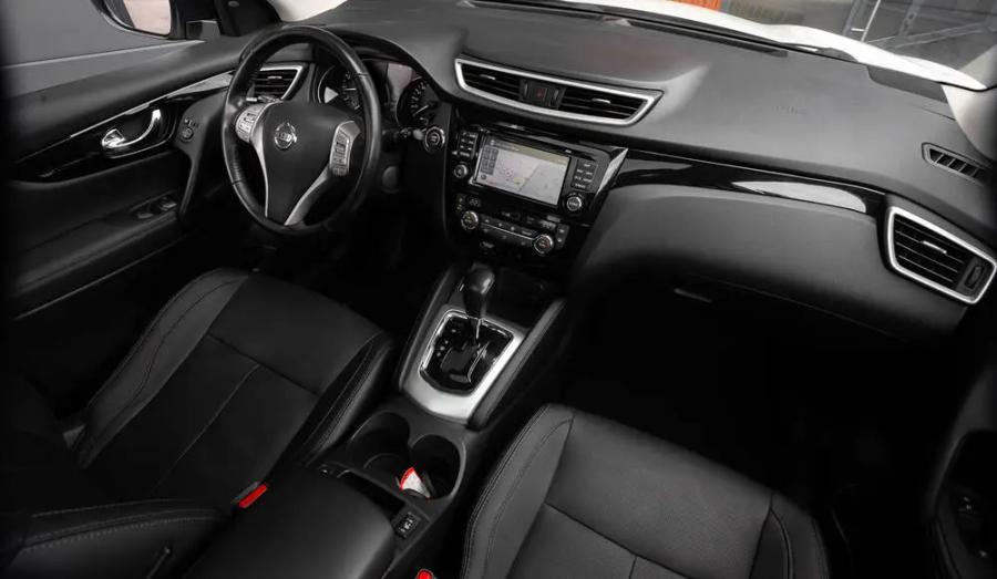 White Nissan Qashqai 2017 in Jelgava, with an engine capacity of 1.20 L and mileage of 90 thousand km for 9500 €, photo 11 on AUTOMOTO.COM.LV