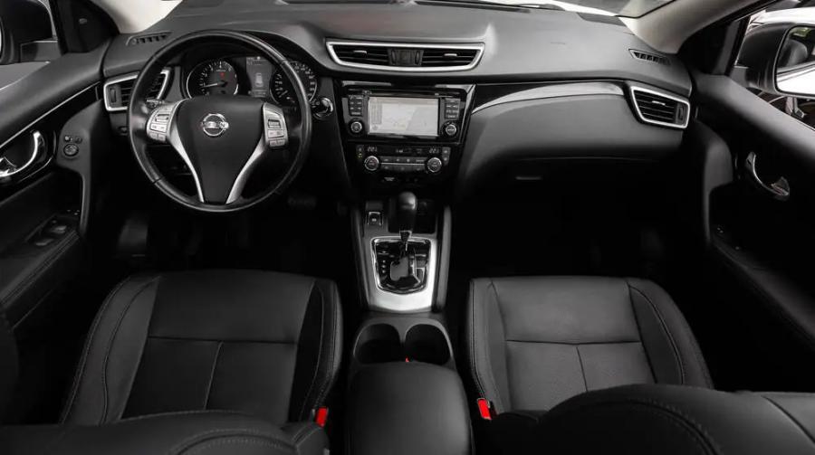 White Nissan Qashqai 2017 in Jelgava, with an engine capacity of 1.20 L and mileage of 90 thousand km for 9500 €, photo 12 on AUTOMOTO.COM.LV